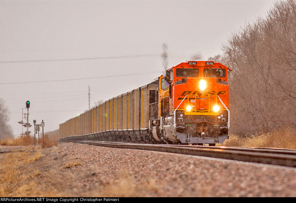 BNSF 9046 Leads C-NRMRTR0-47